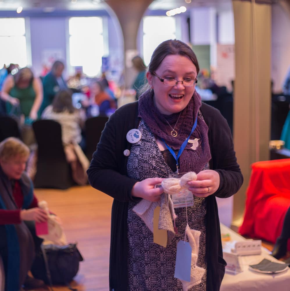 What is the KnitBritish Hand-Squish-Grab? – WoolWork